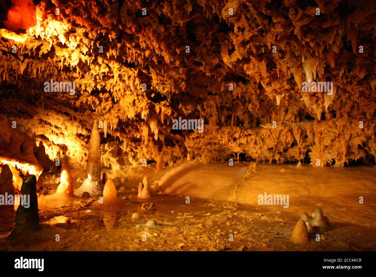 grand roc cave in les eyzies-de-tayac in france Stock Photo - Alamy