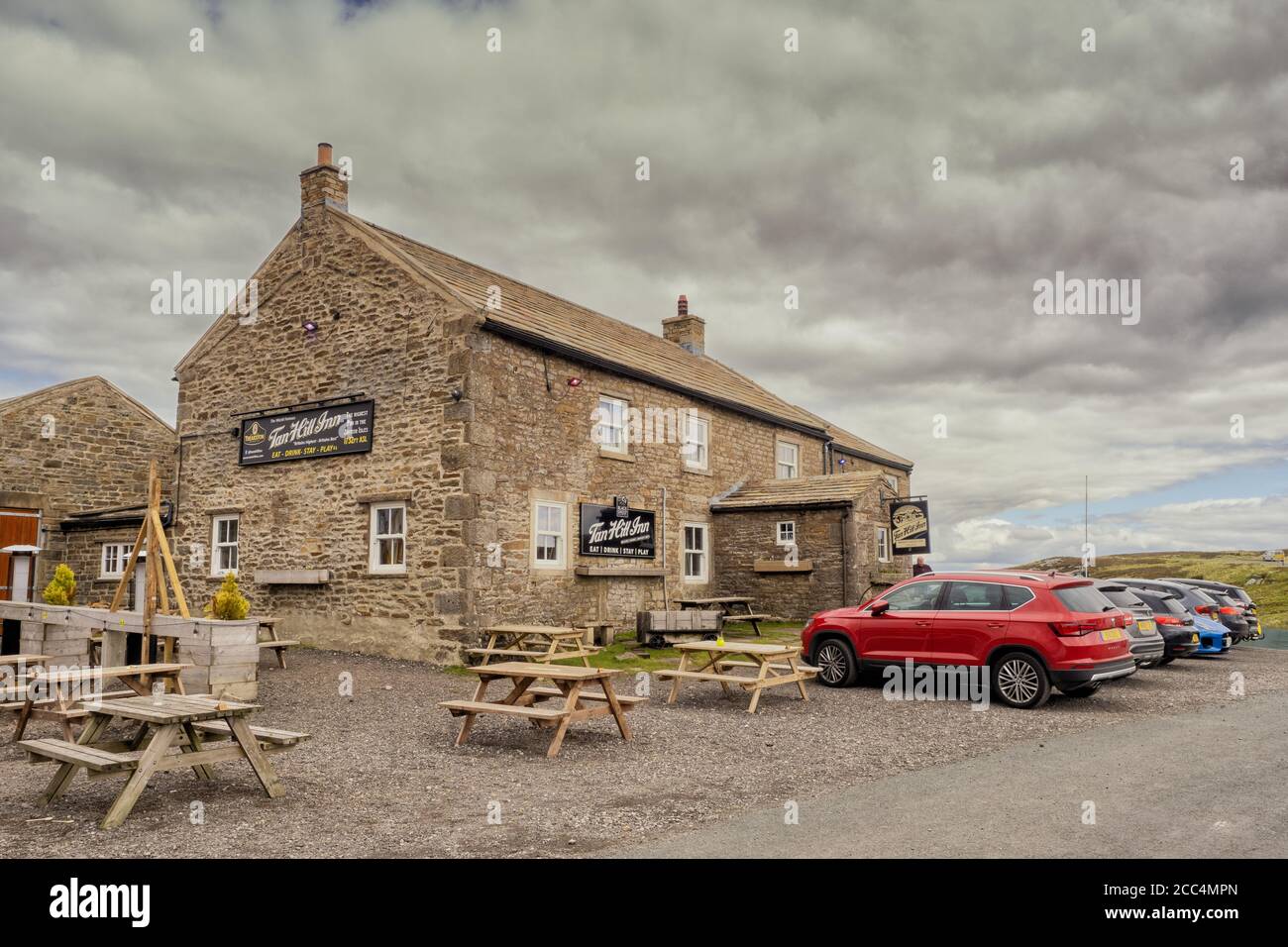 Tan hill inn hi-res stock photography and images - Alamy