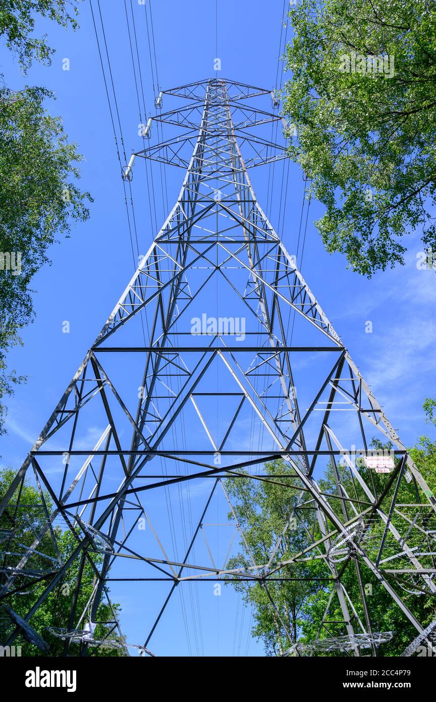 Timber pylon pylons hi-res stock photography and images - Alamy