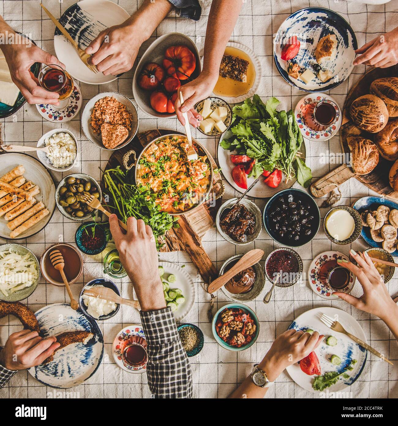 Traditional lunch family flat hi-res stock photography and images - Alamy