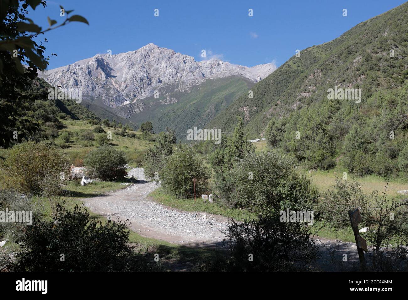 Gravel track and view, Ziqiong Valley, near Yushu, south Qinghai ...