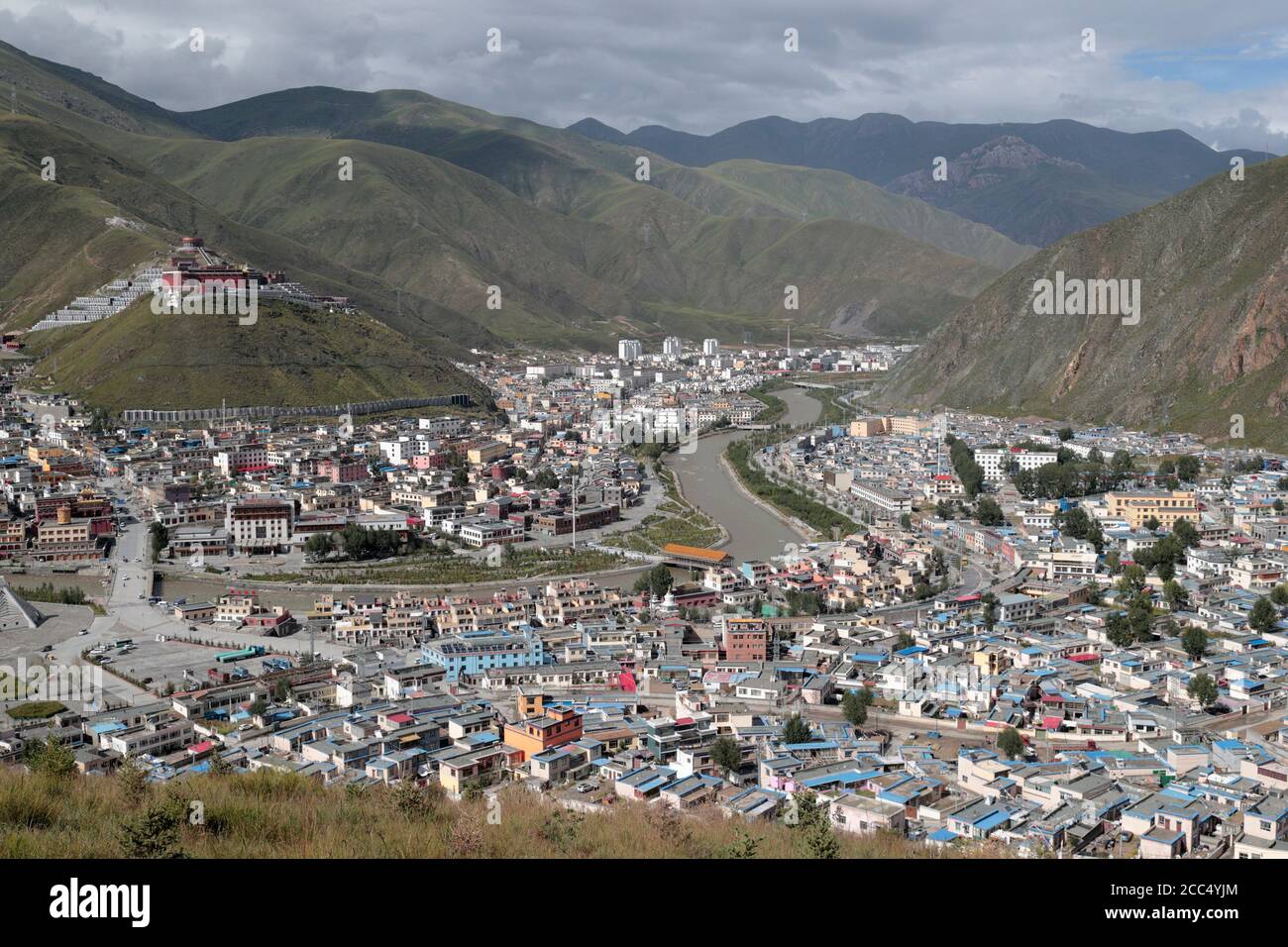 View of Yushu City, (Yushu Tibetan Autonomous Prefecture), overlooked ...