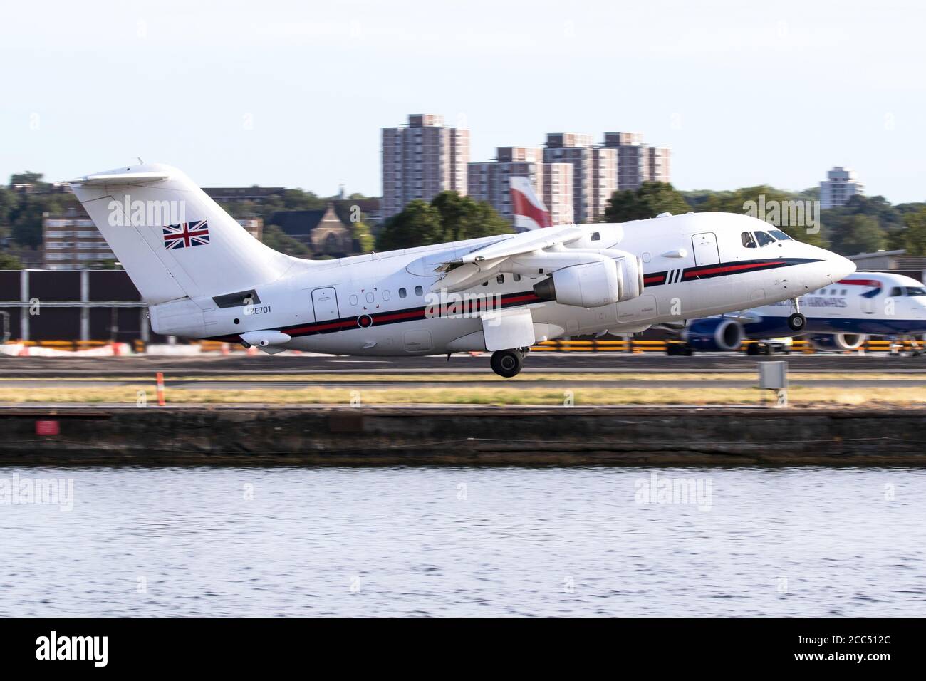 Bae 146 raf royal flight hi-res stock photography and images - Alamy