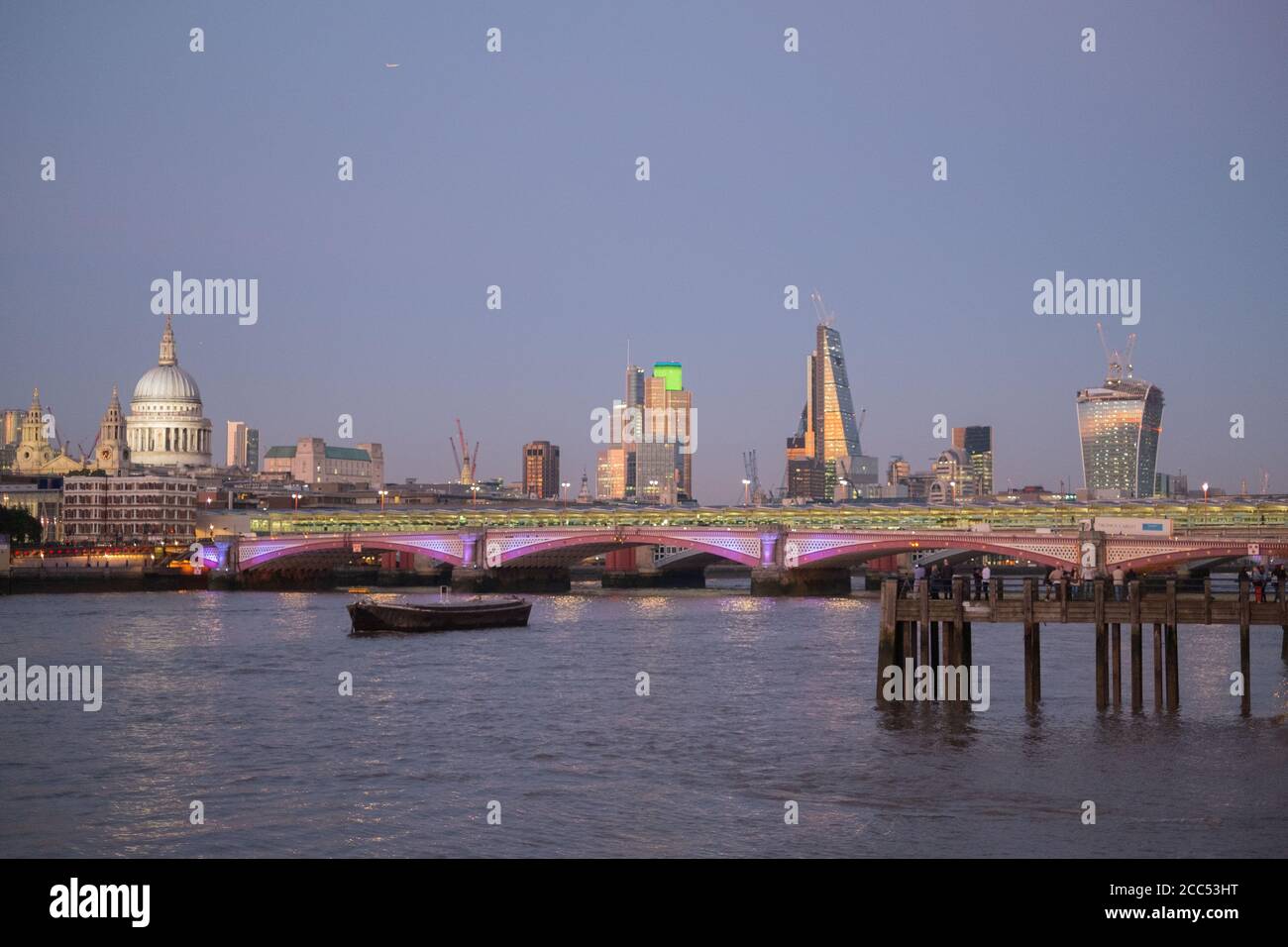 London iron bridges hi-res stock photography and images - Alamy