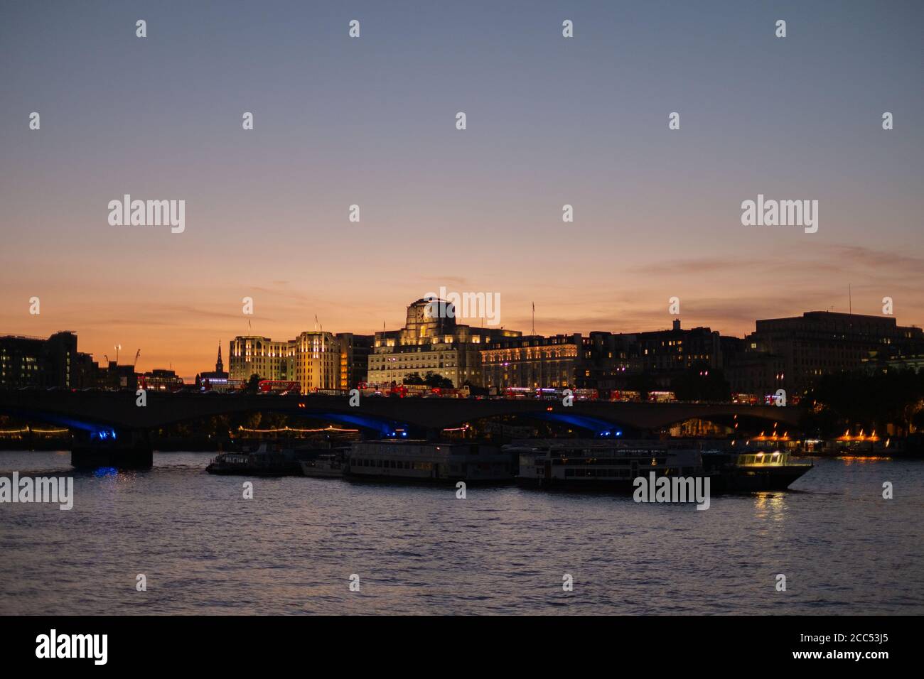 London embankment trees hi-res stock photography and images - Alamy