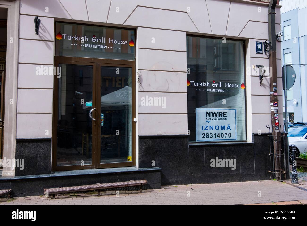 Shut down restaurant hi-res stock photography and images - Alamy