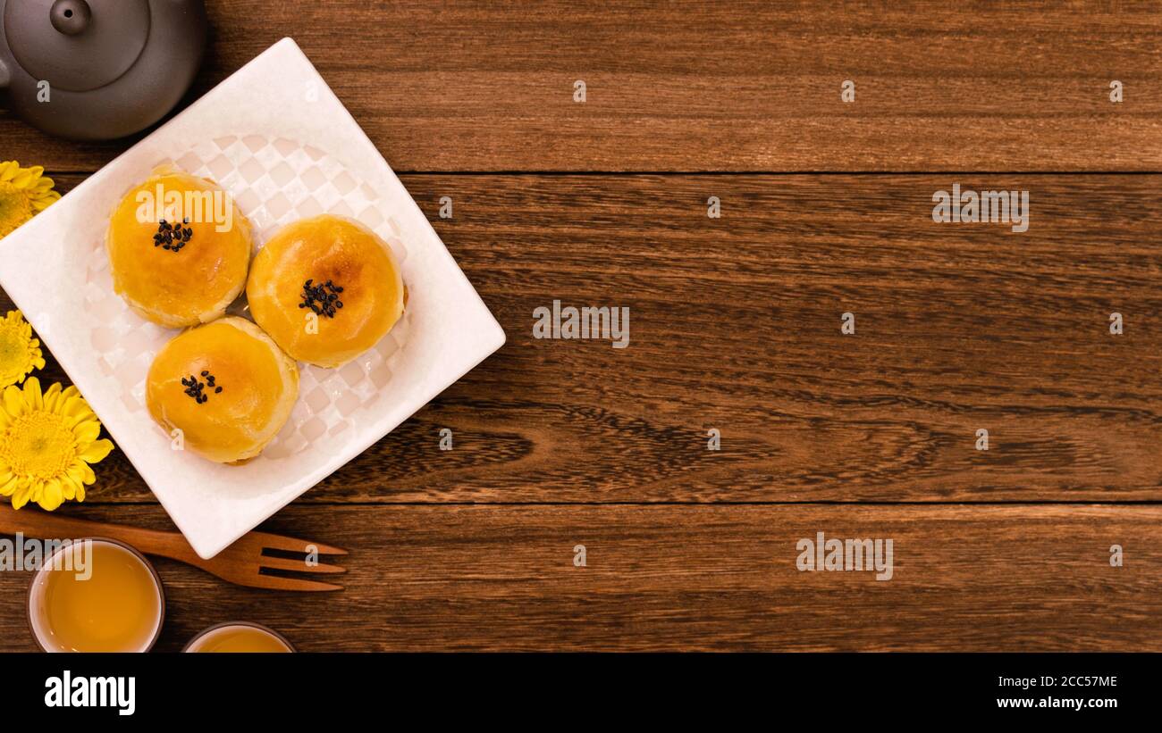 Moon cake for Mid-Autumn Festival, delicious beautiful fresh mooncake ...
