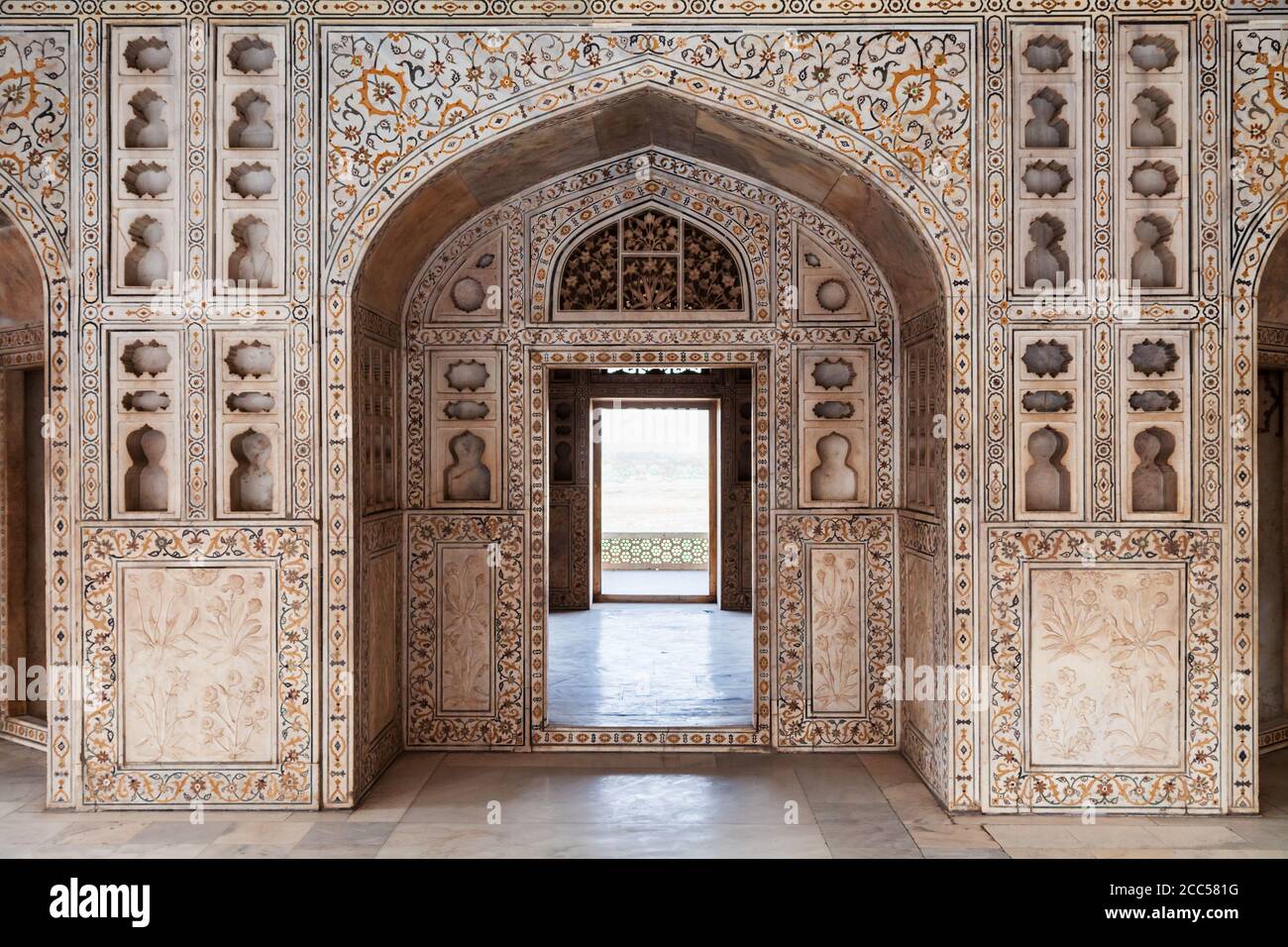 Geometric pattern background on the wall of Taj Mahal palace in Agra ...