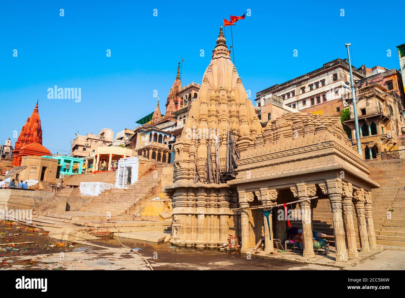 Ratneshwar Mahadev Temple or Leaning temple is located in Varanasi in ...