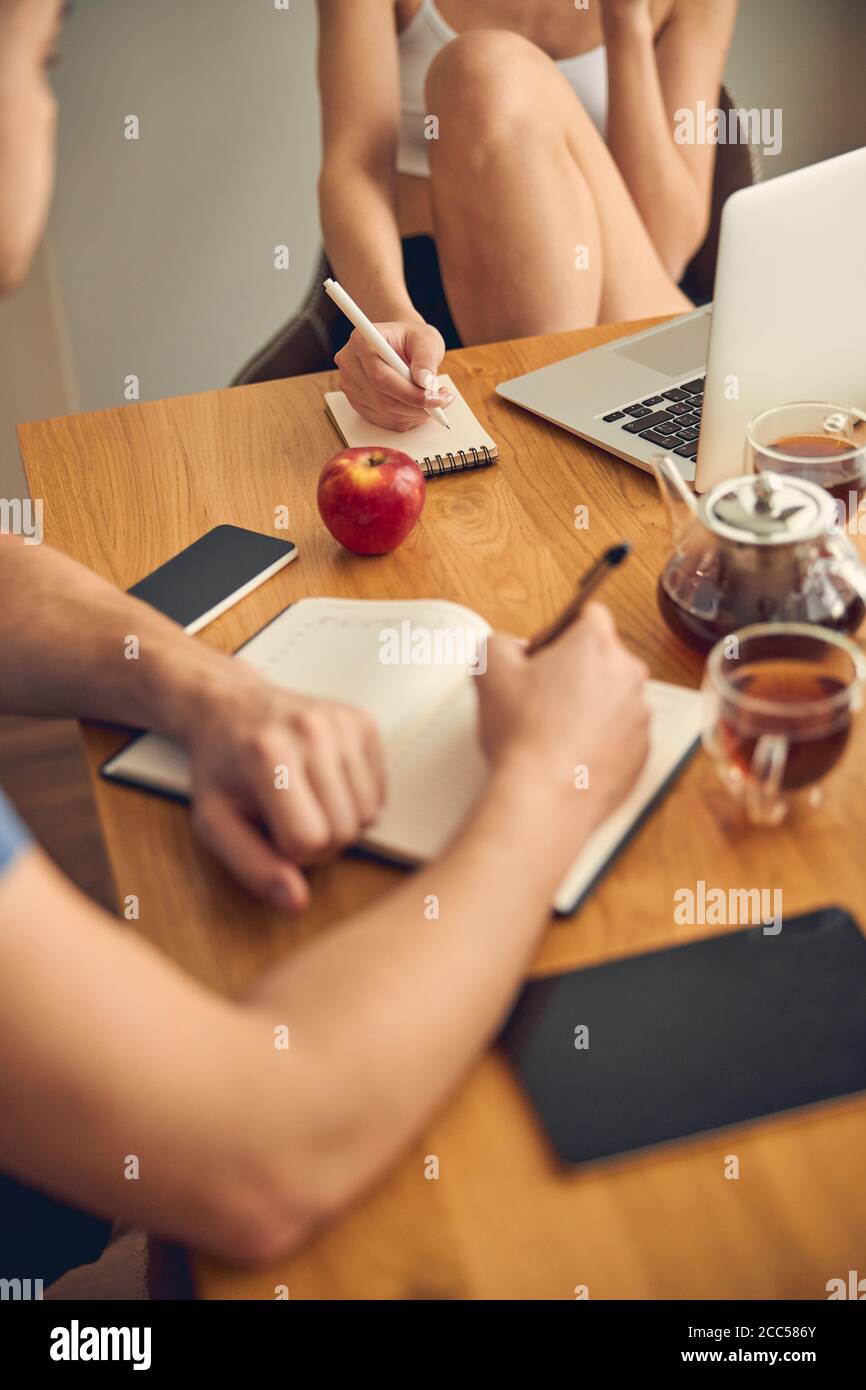 Man and girl and writing notes hi-res stock photography and images - Alamy