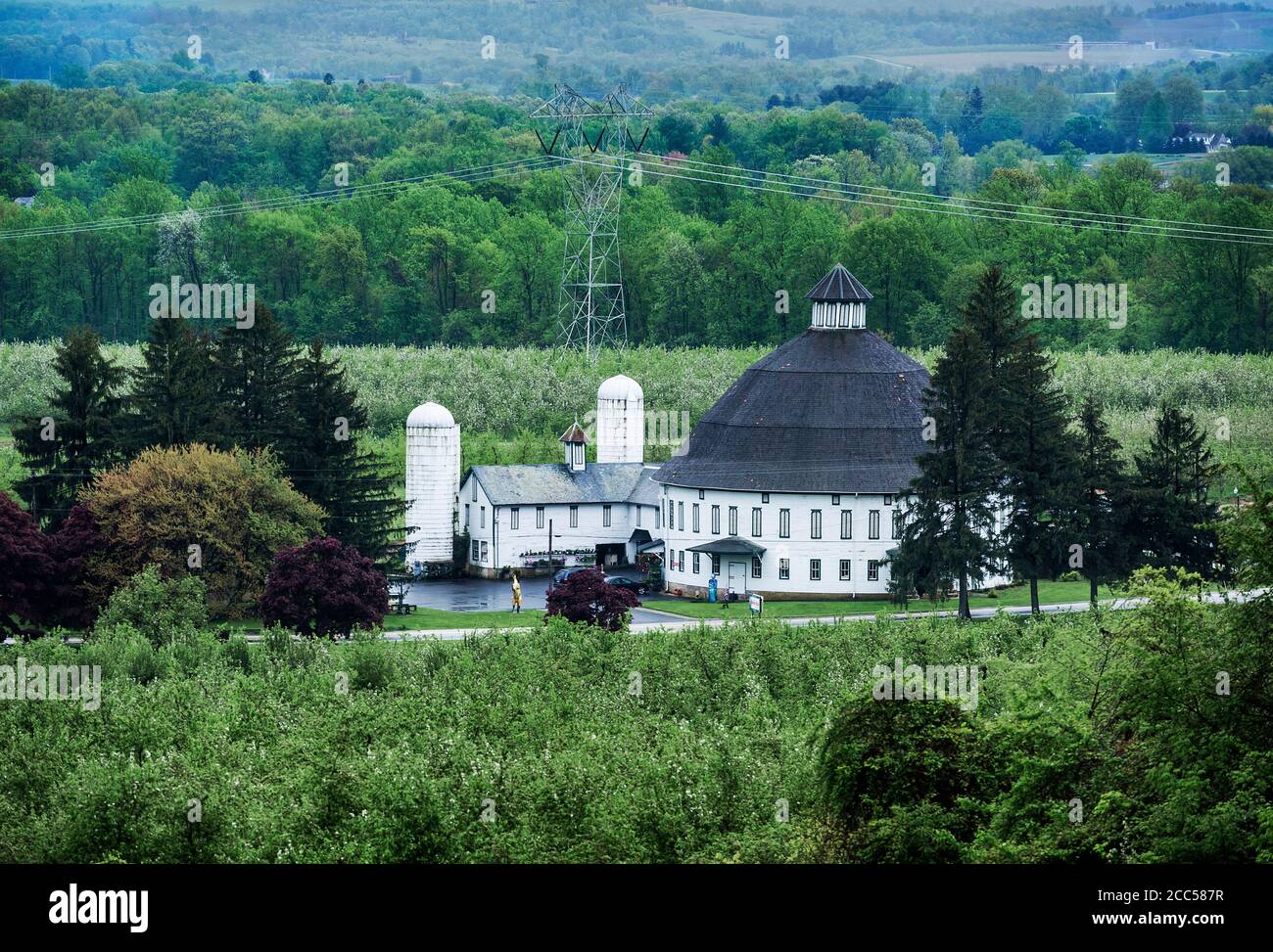 Historic round barn hi-res stock photography and images - Alamy