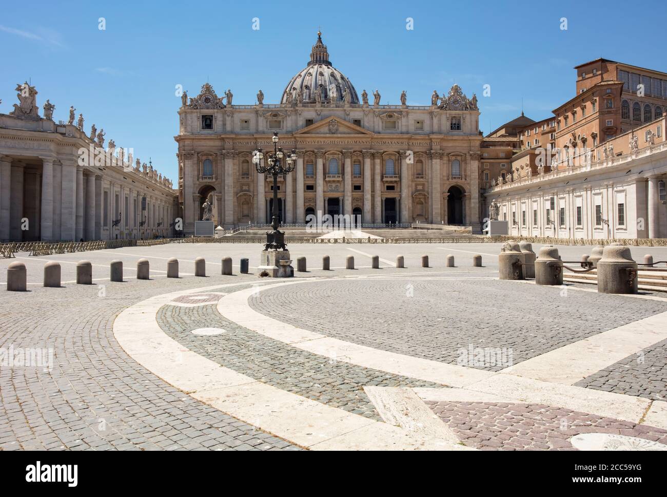 Piazza San Pietro and St Peter's Basilica in Vatican City on a clear ...