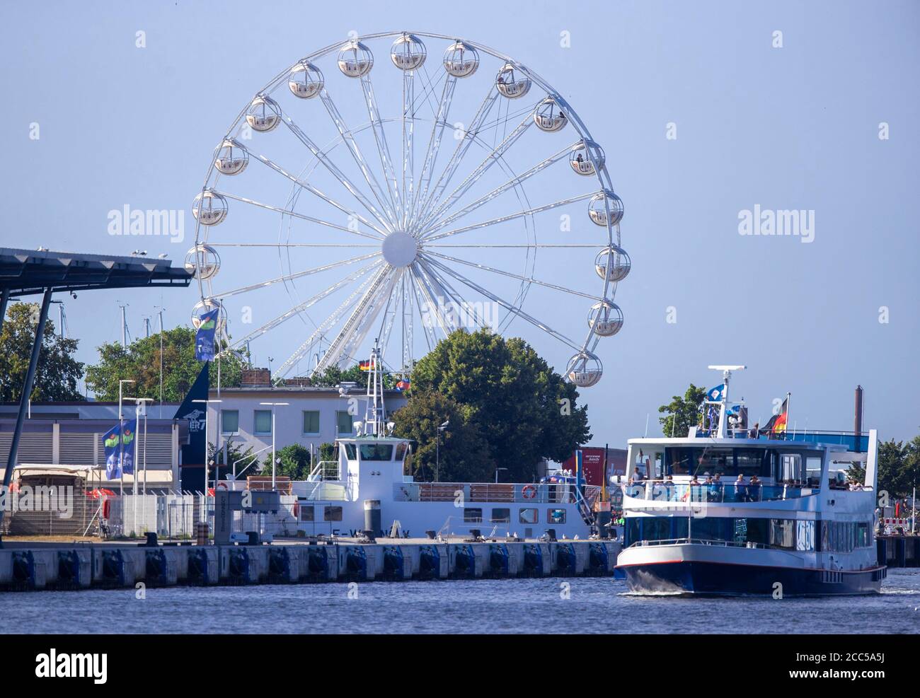 Free wheel channel hi-res stock photography and images - Alamy