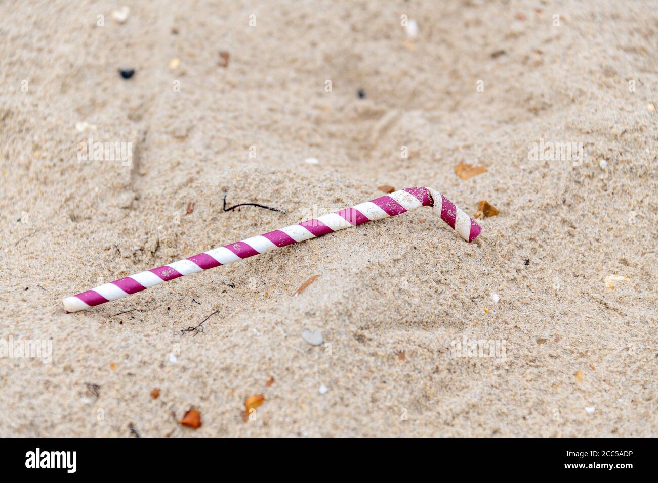 Plastic Pollution: Dropped straw. Bournemouth, UK Stock Photo - Alamy