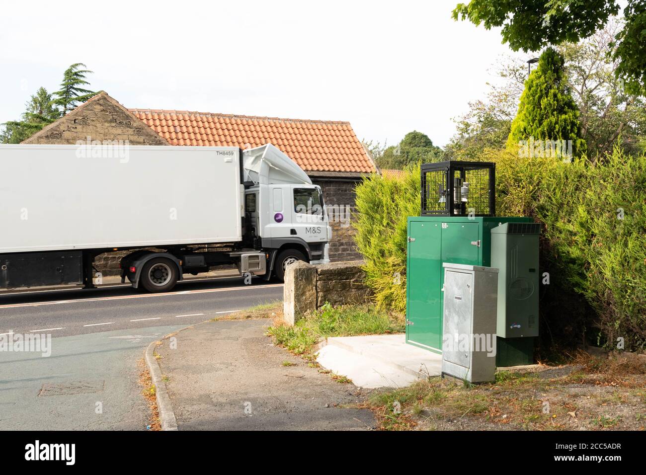Air pollution monitoring equipment hi-res stock photography and images ...
