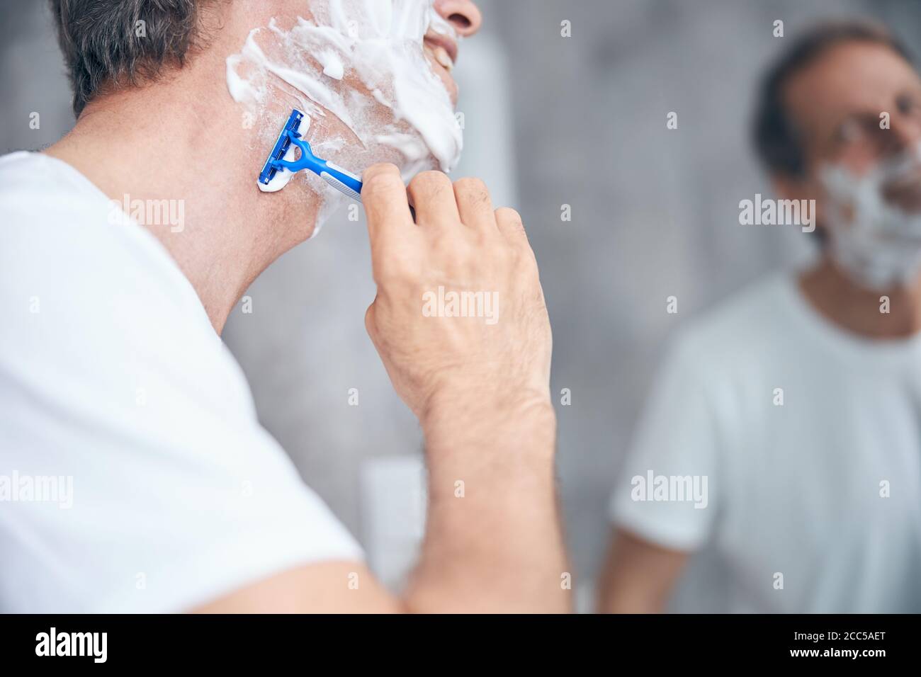 Male holding a safety razor in his hand Stock Photo - Alamy