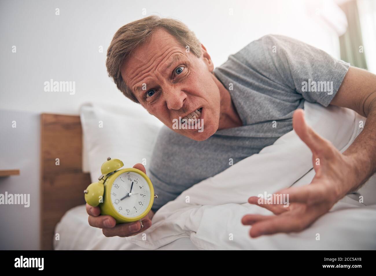 Person staring hi-res stock photography and images - Alamy