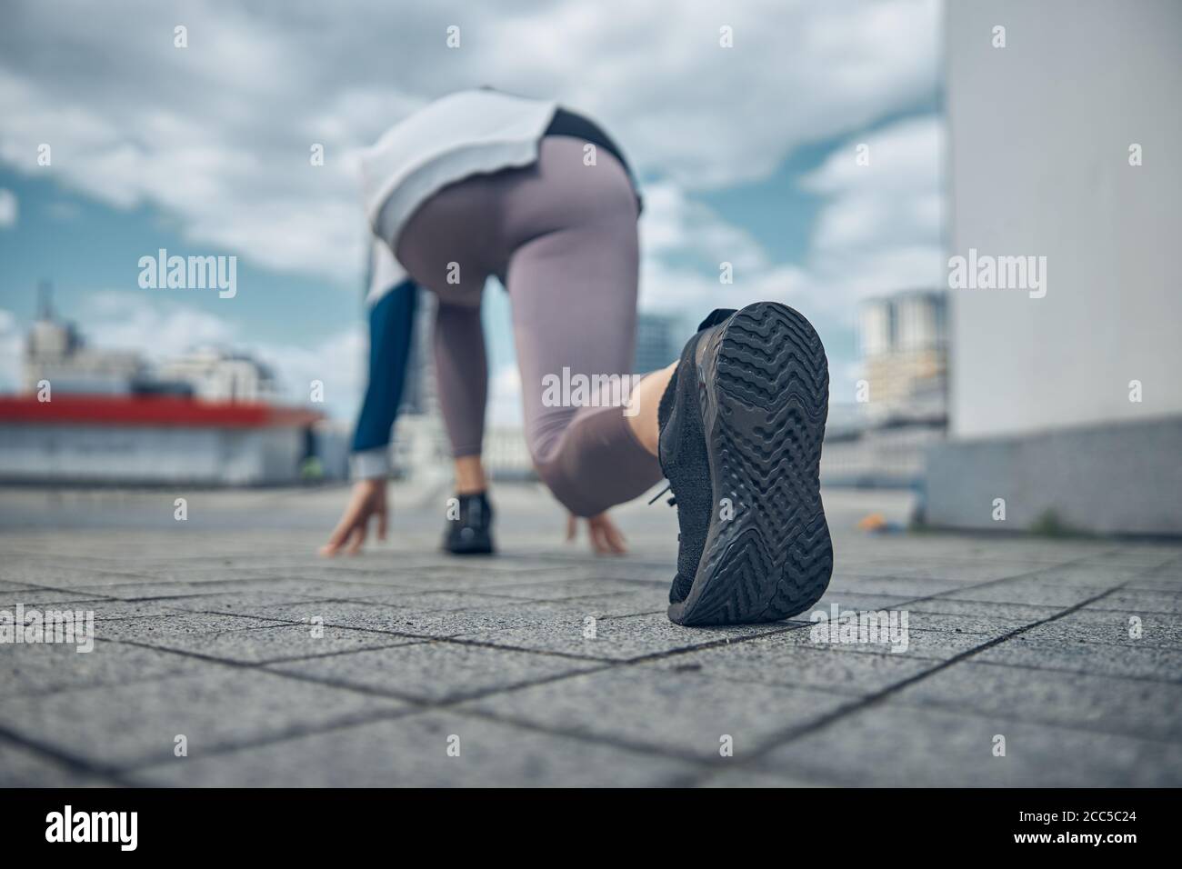 Professional female runner getting ready for sprinting Stock Photo - Alamy