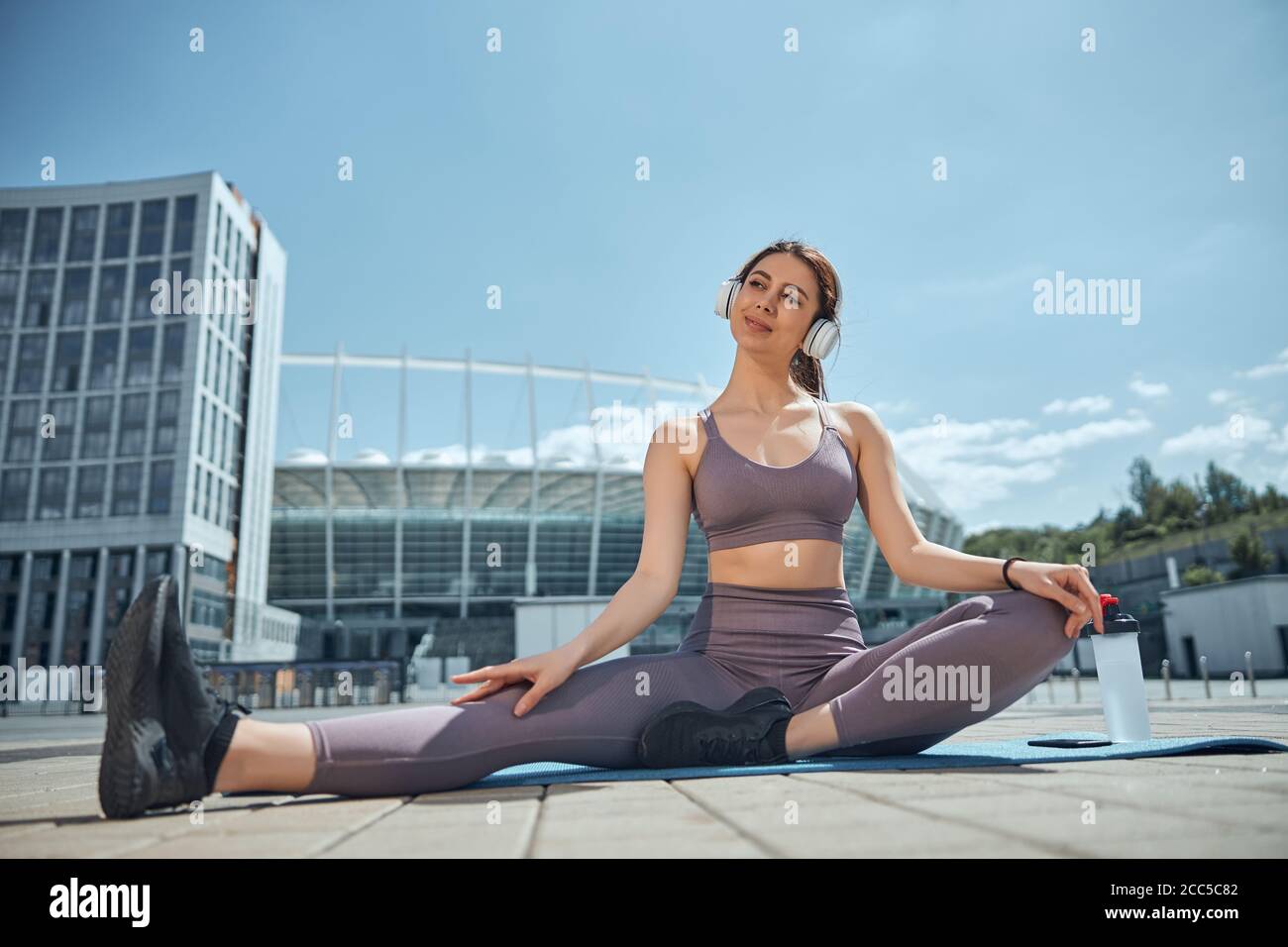 Modern yogi hi-res stock photography and images - Alamy