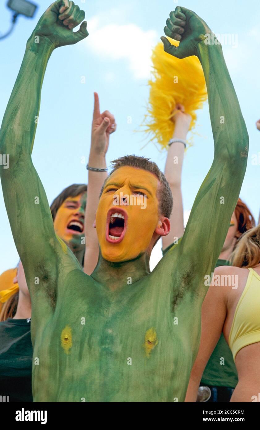 American fans football soccer girls hi-res stock photography and images ...