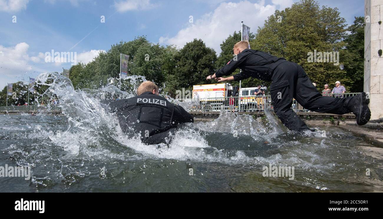 19 August 2020, Lower Saxony, Hanover: Police officers jump into the ...