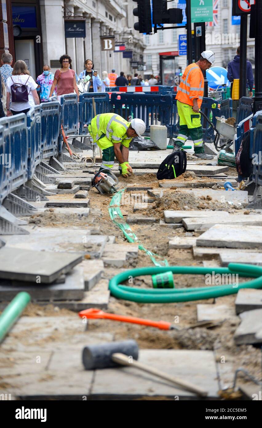 London pavement work hi-res stock photography and images - Alamy
