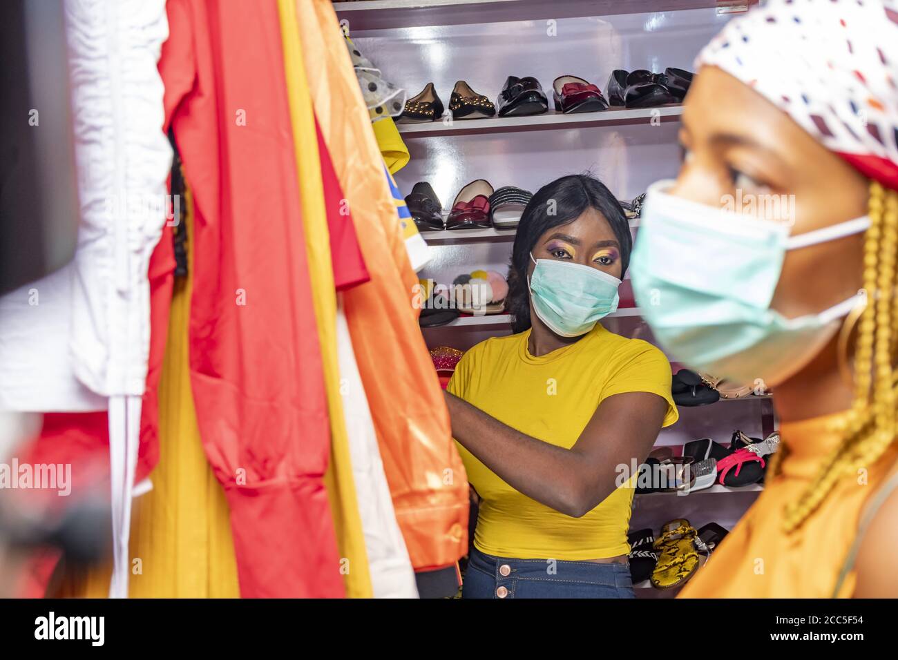 Seller wearing face mask hi-res stock photography and images - Alamy