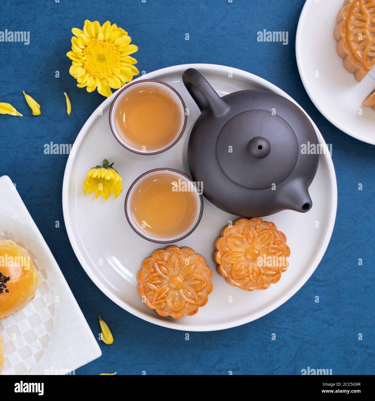 Moon cake for Mid-Autumn Festival, delicious beautiful fresh mooncake ...