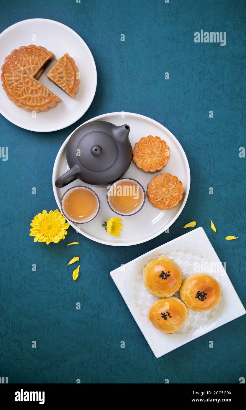 Moon cake for Mid-Autumn Festival, delicious beautiful fresh mooncake ...