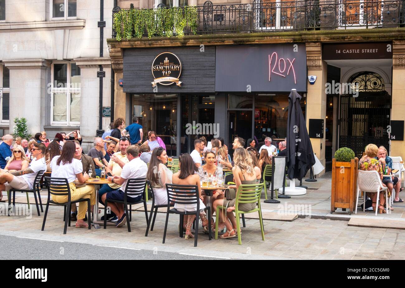 Alfresco dining and drinks on Castle Street in Liverpool Stock Photo ...