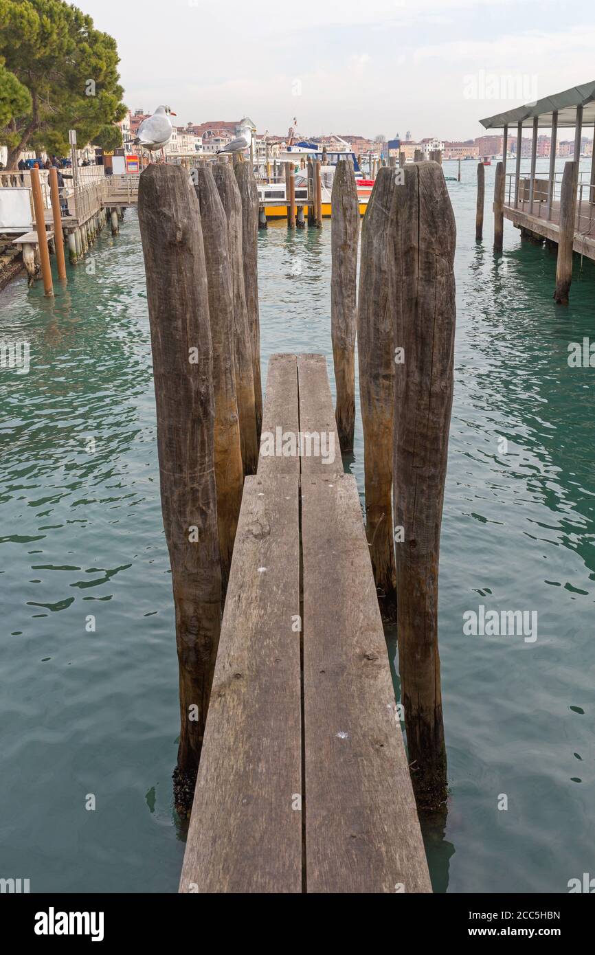Pier with columns hi-res stock photography and images - Alamy