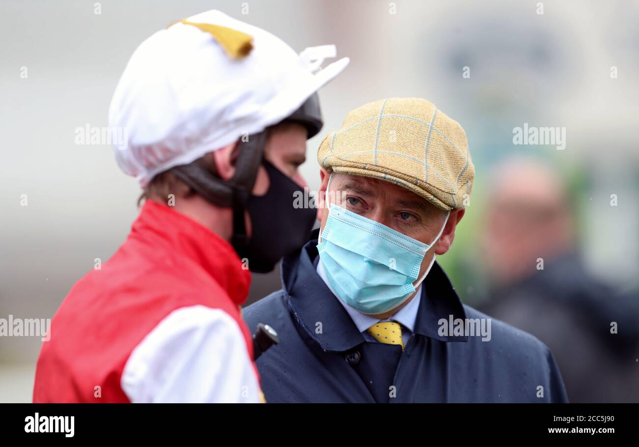 Trainer clive cox speaks hi-res stock photography and images - Alamy