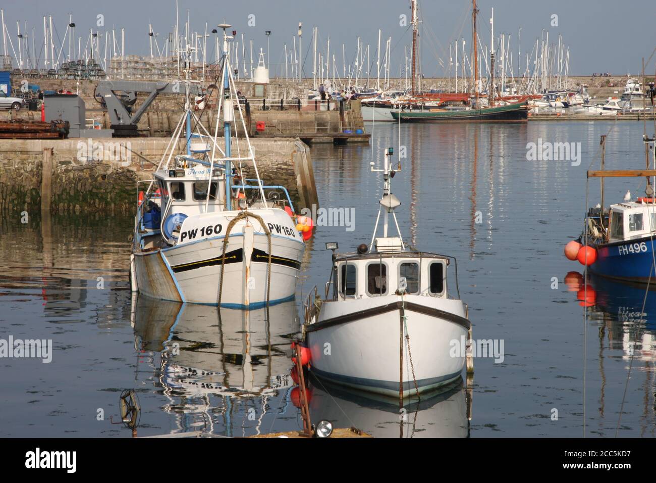 Brixham devon harbour fishing boats boats hi-res stock photography and ...