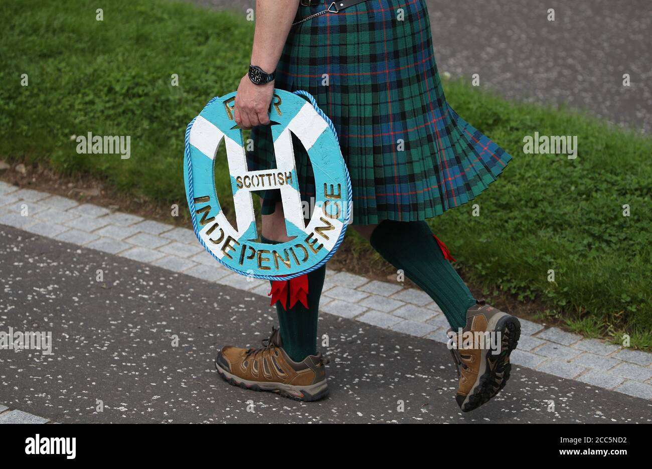 People take part in the All Under One Banner Scottish independence ...