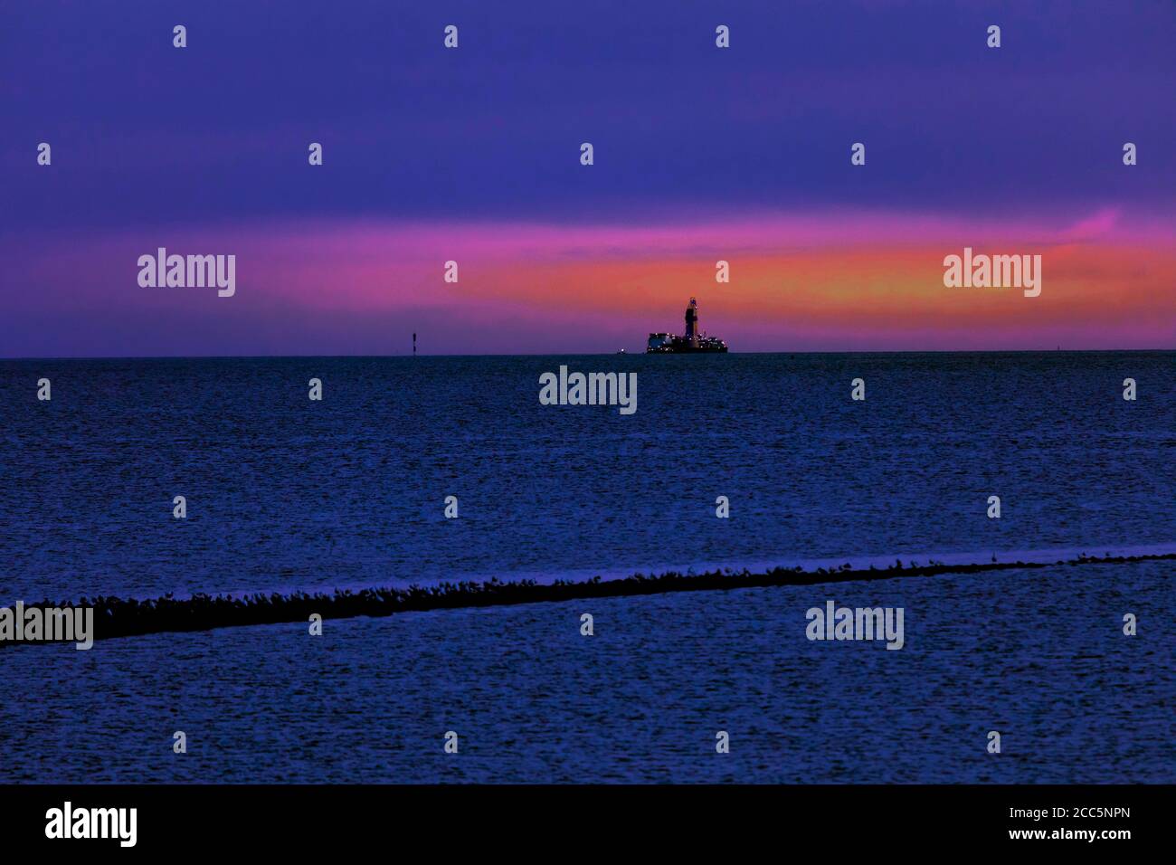 North sea oil rig storm hi-res stock photography and images - Alamy