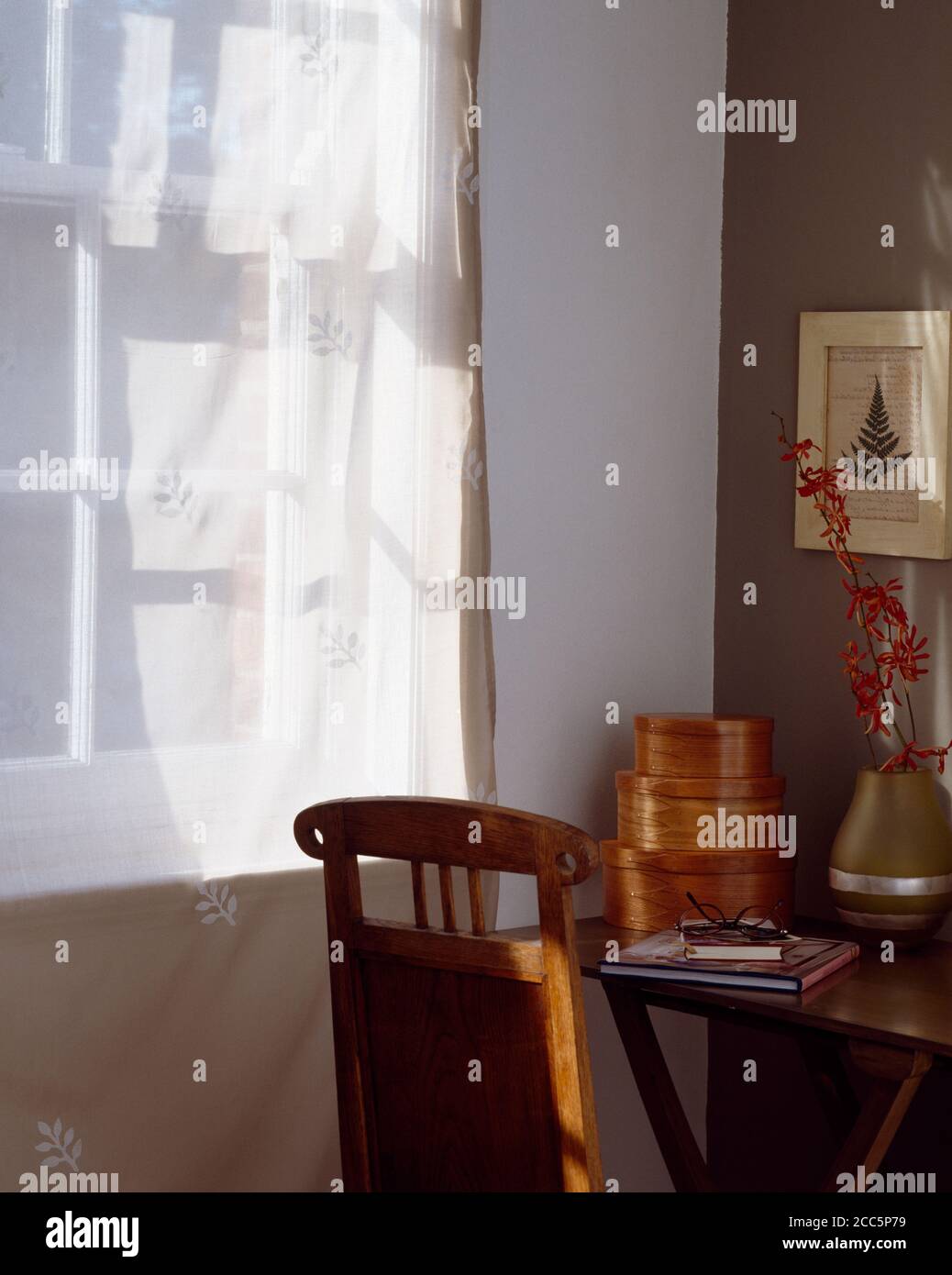 Corner desk hi-res stock photography and images - Alamy