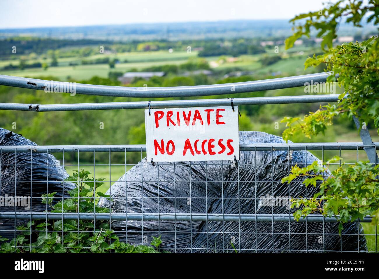 Private Sign: Private land, Oxforshire countryside. UK Stock Photo - Alamy