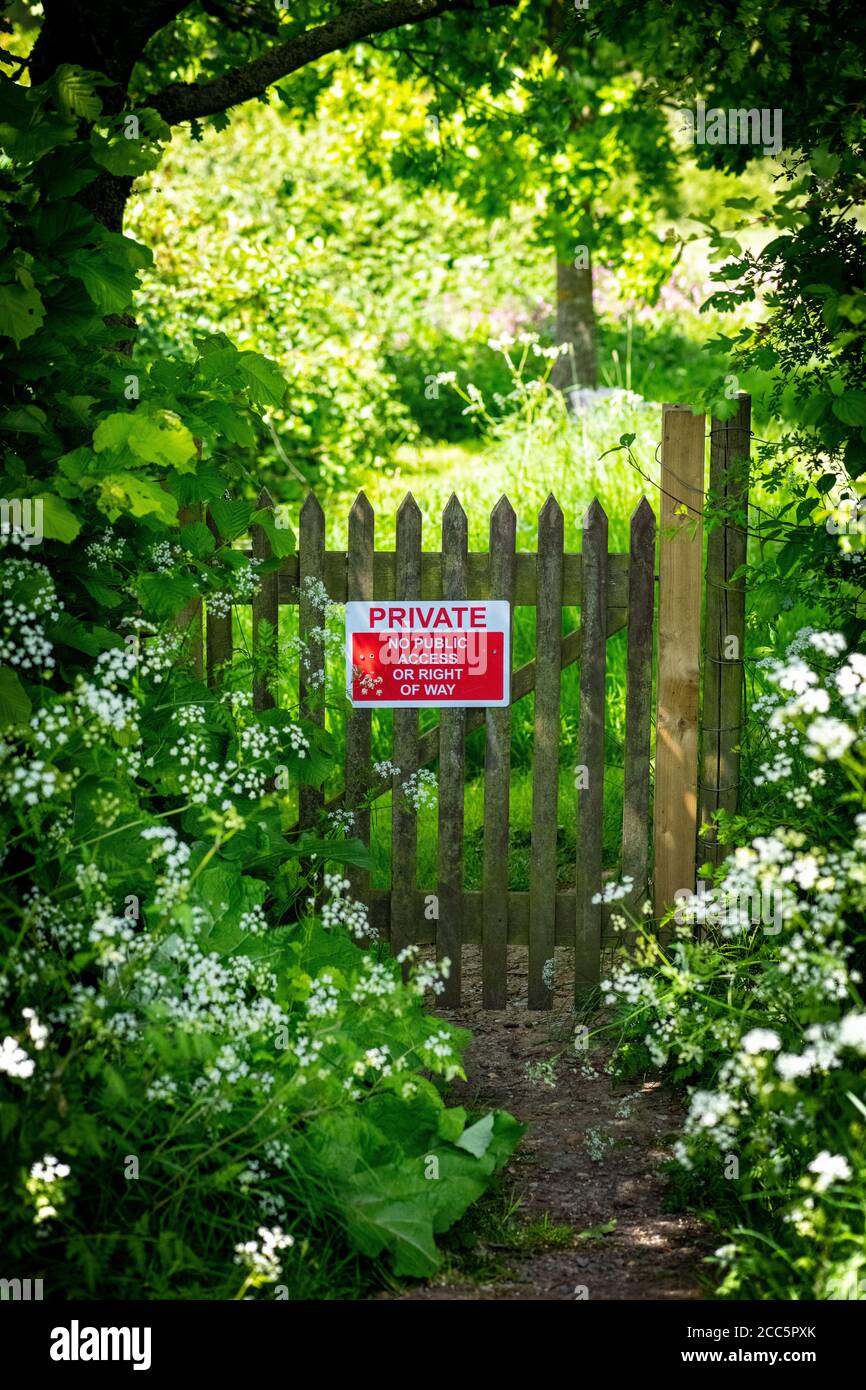 Private Sign: Private land, Oxforshire countryside. UK Stock Photo - Alamy