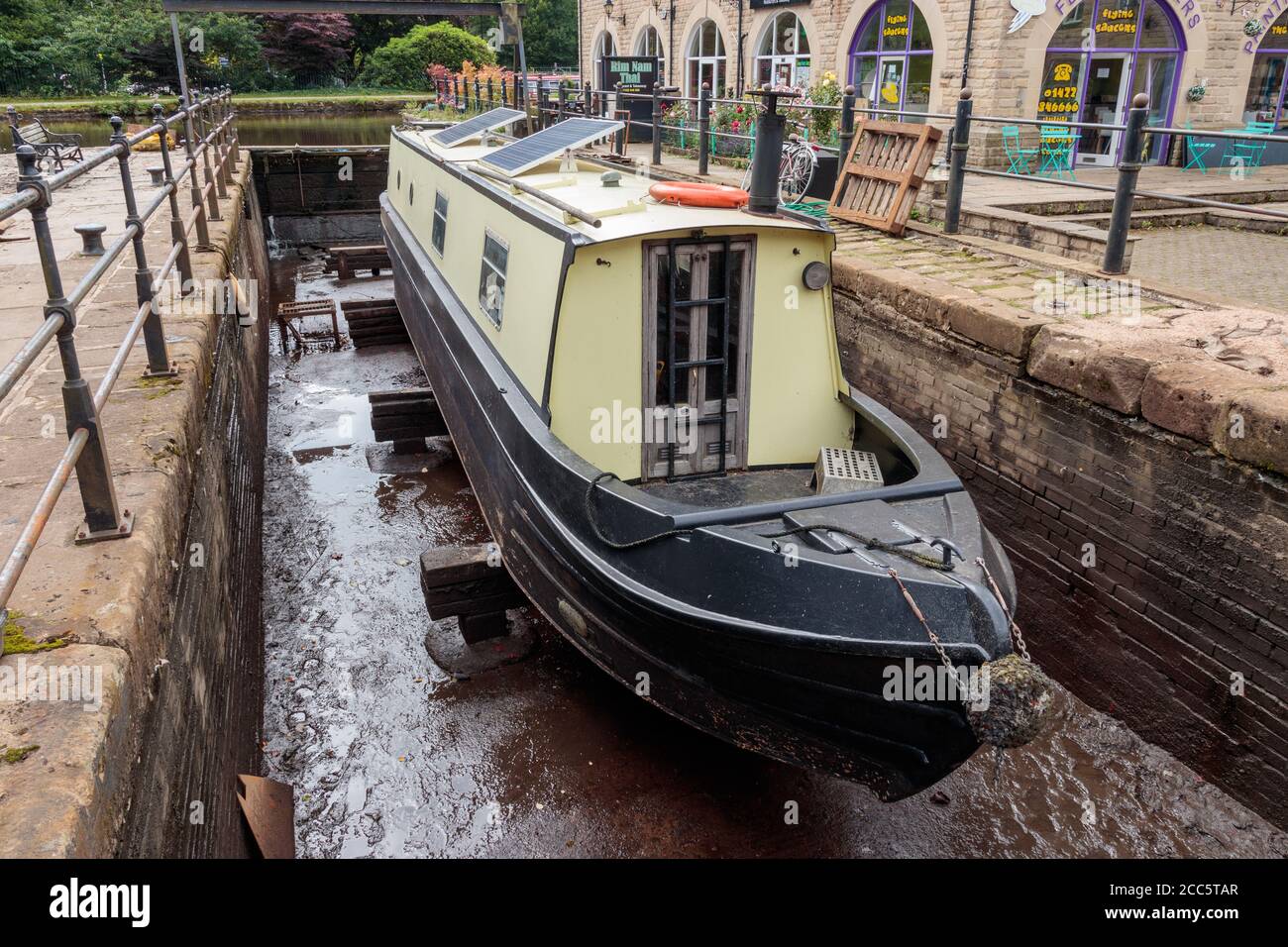 Canal under repair hi-res stock photography and images - Alamy