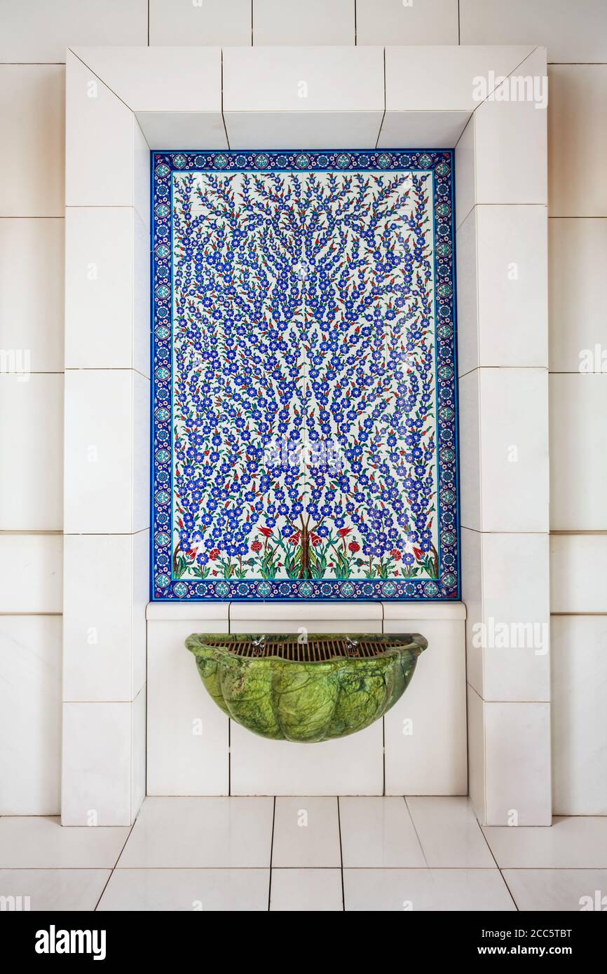 Floral pattern design on the wall of the Sheikh Zayed Grand Mosque, the ...