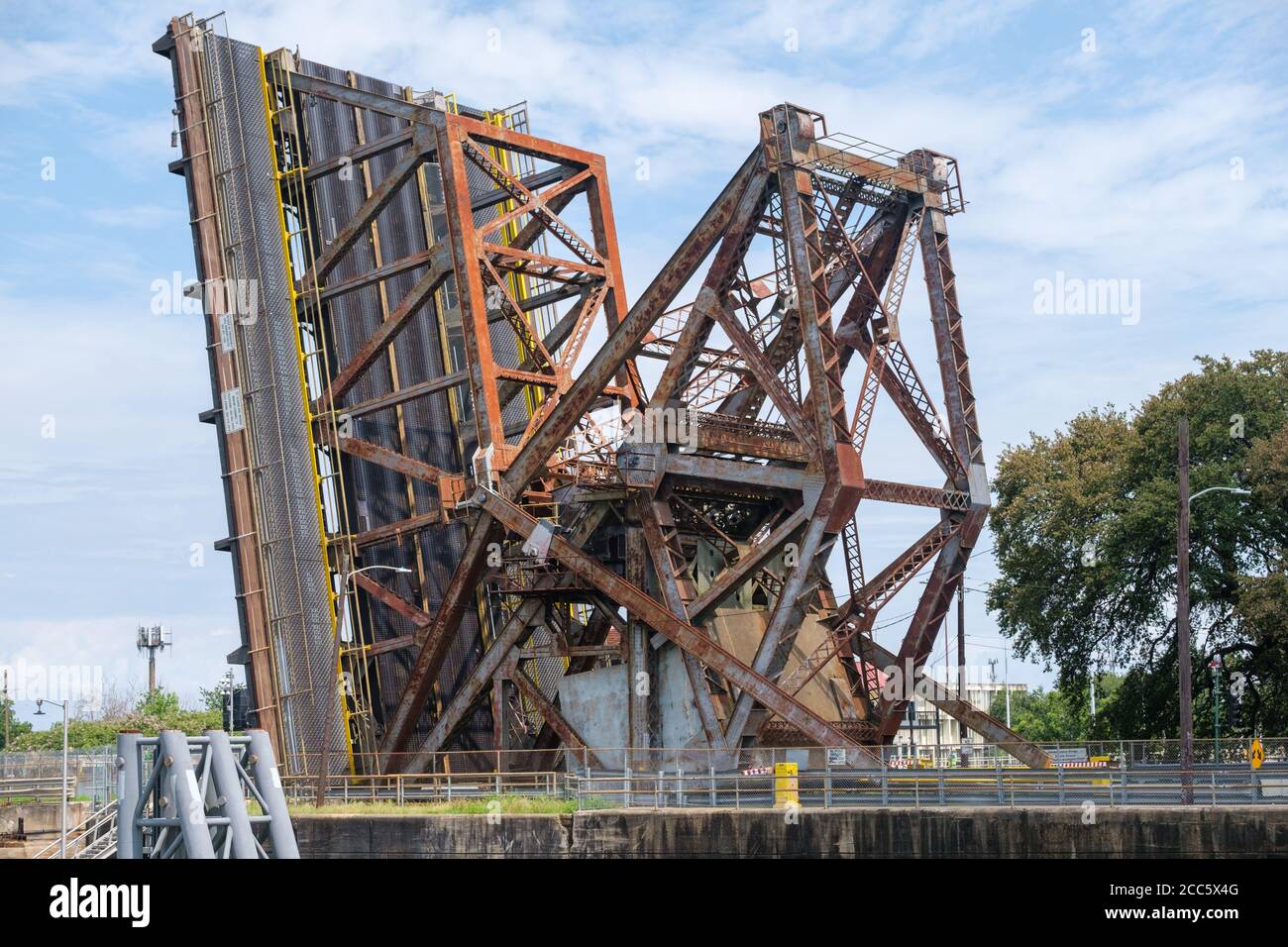 Bascule bridge 3 raised hi-res stock photography and images - Alamy