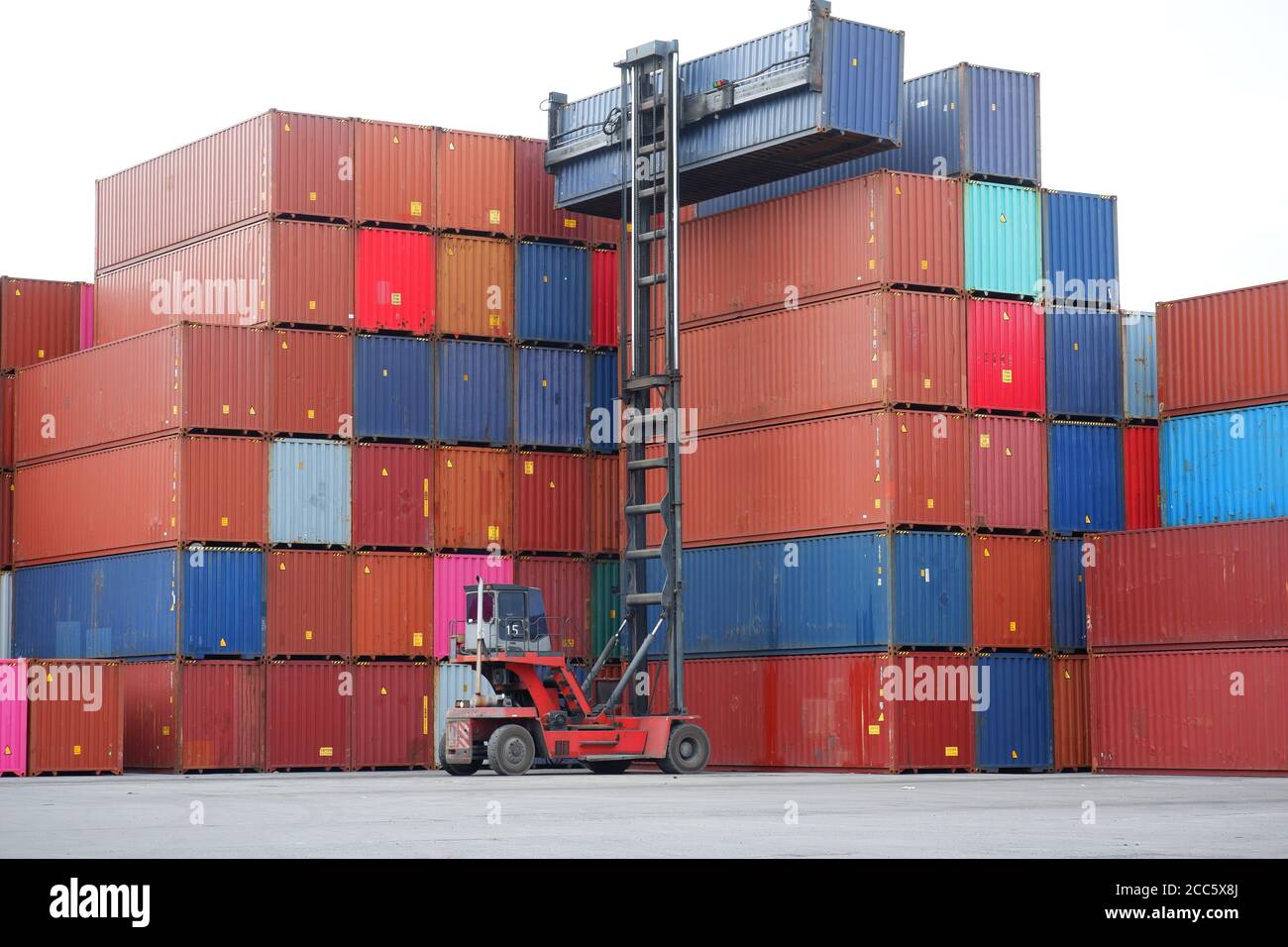 Container handling vehicle container ship storage Perspective of ...