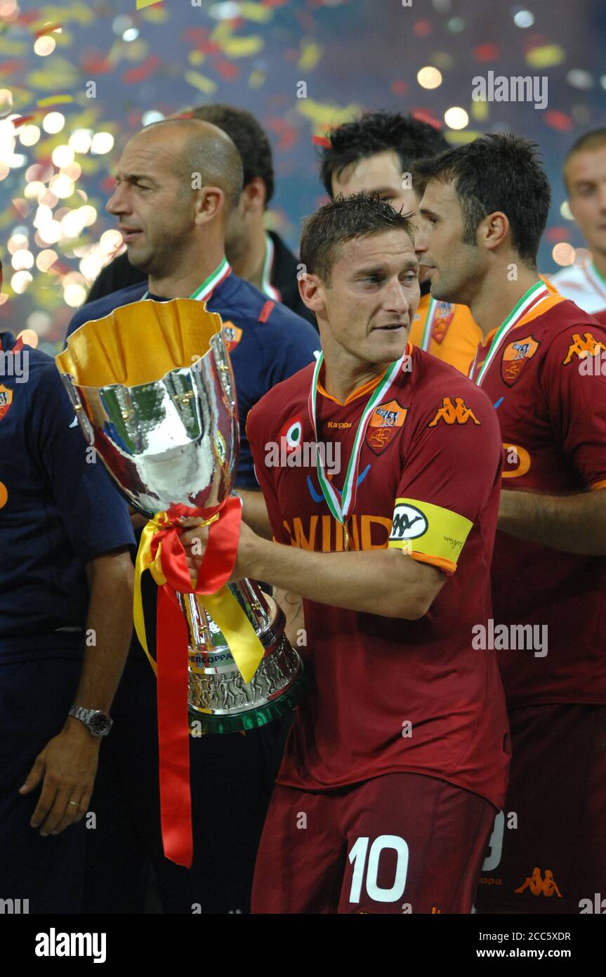 Francesco totti trophy hi-res stock photography and images - Alamy