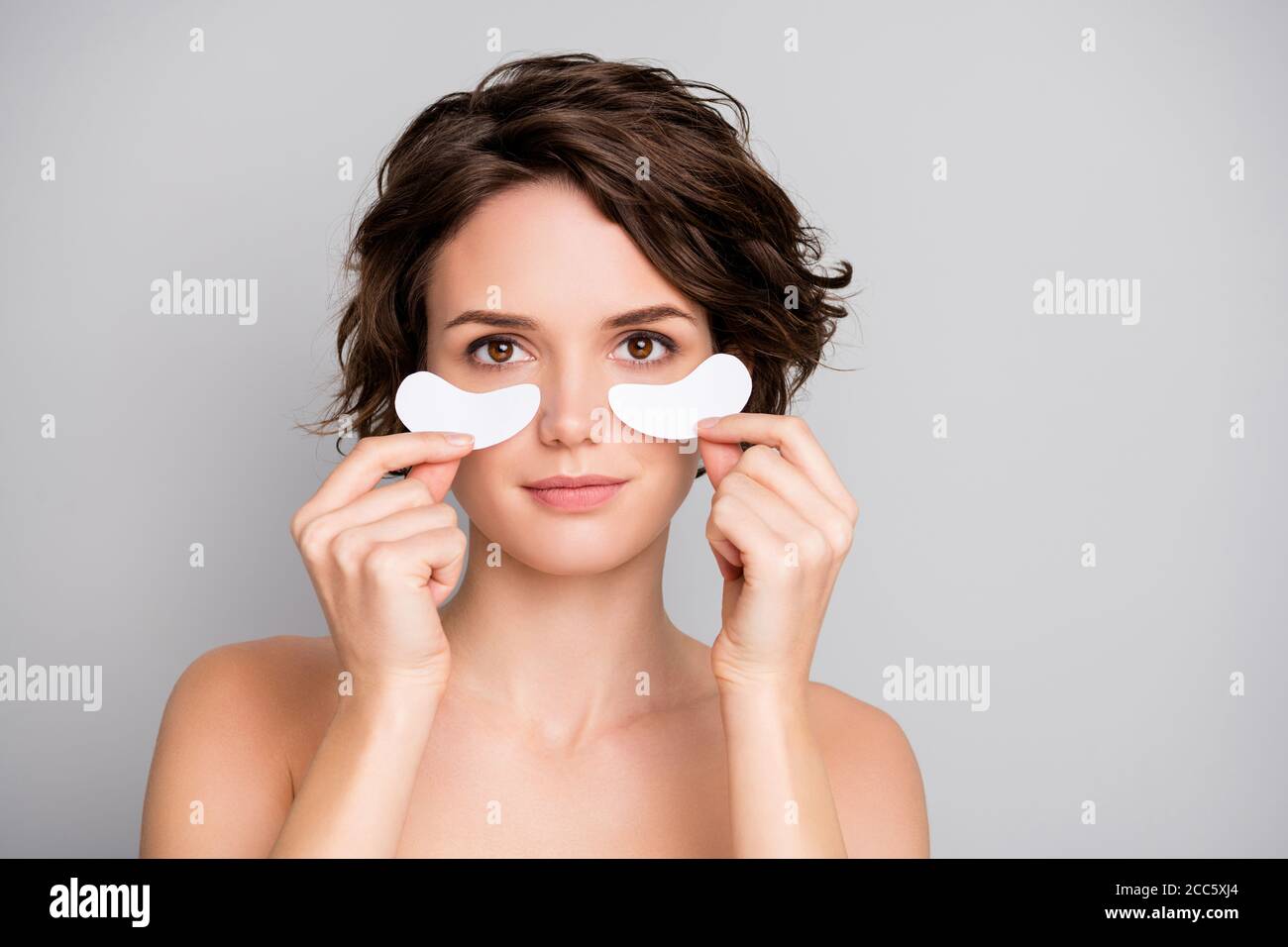 Woman under eye patch brown hi-res stock photography and images - Alamy