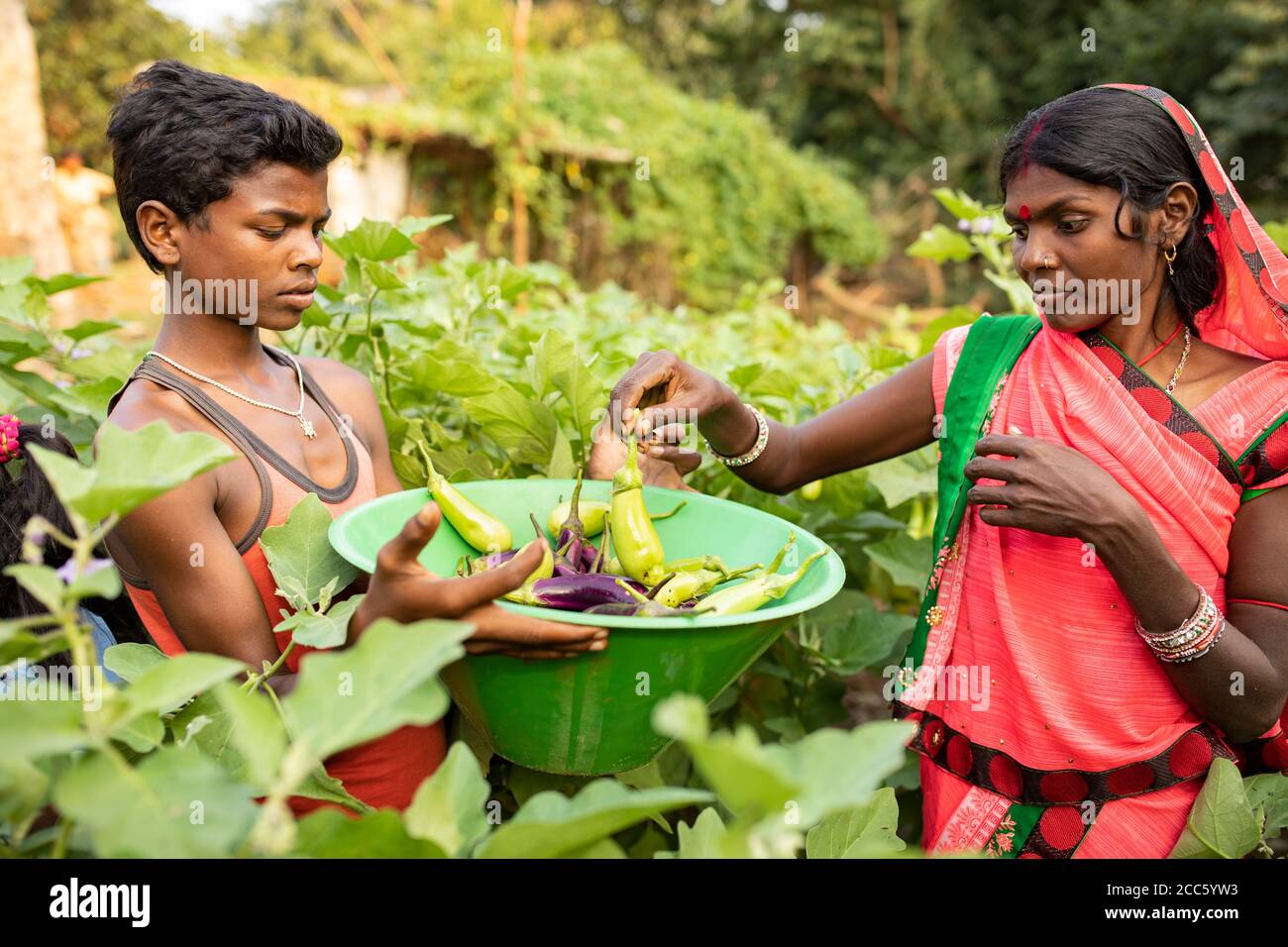 Helping the poor india hi-res stock photography and images - Alamy