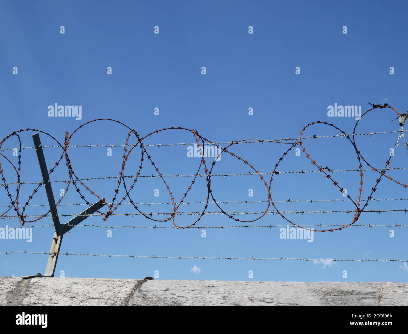 Razor wire fence wall hi-res stock photography and images - Alamy