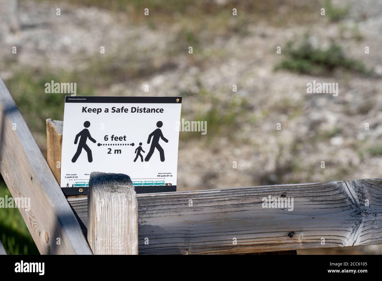 Keep 6 feet distance sign hi-res stock photography and images - Alamy