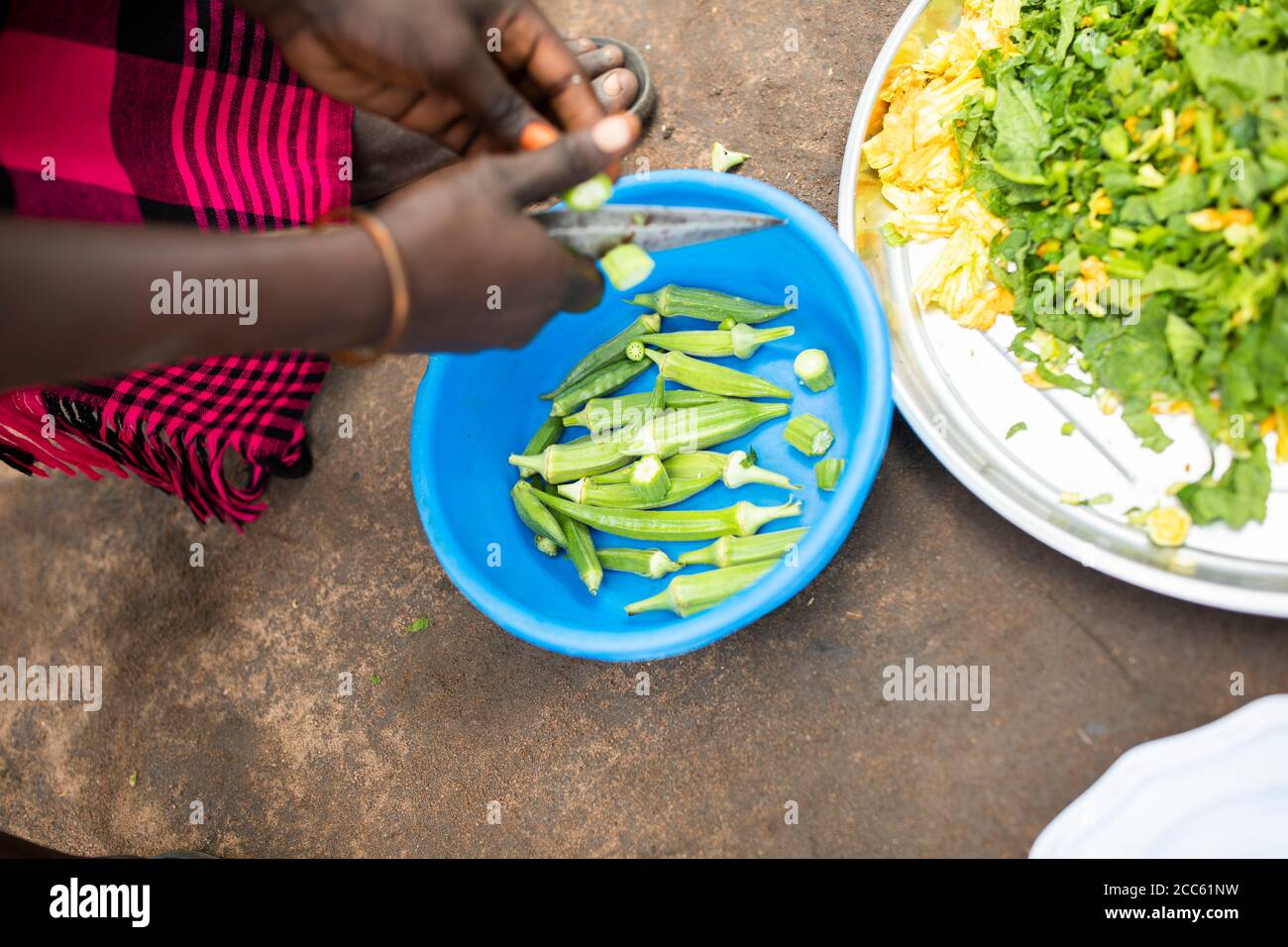 Refugee food making africa hi-res stock photography and images - Alamy