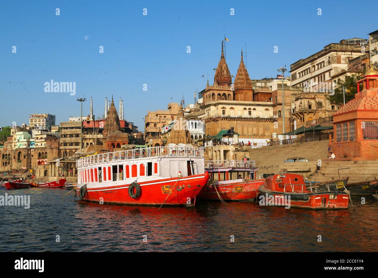 Varanasi boats ganga river kashi banaras hi-res stock photography and ...
