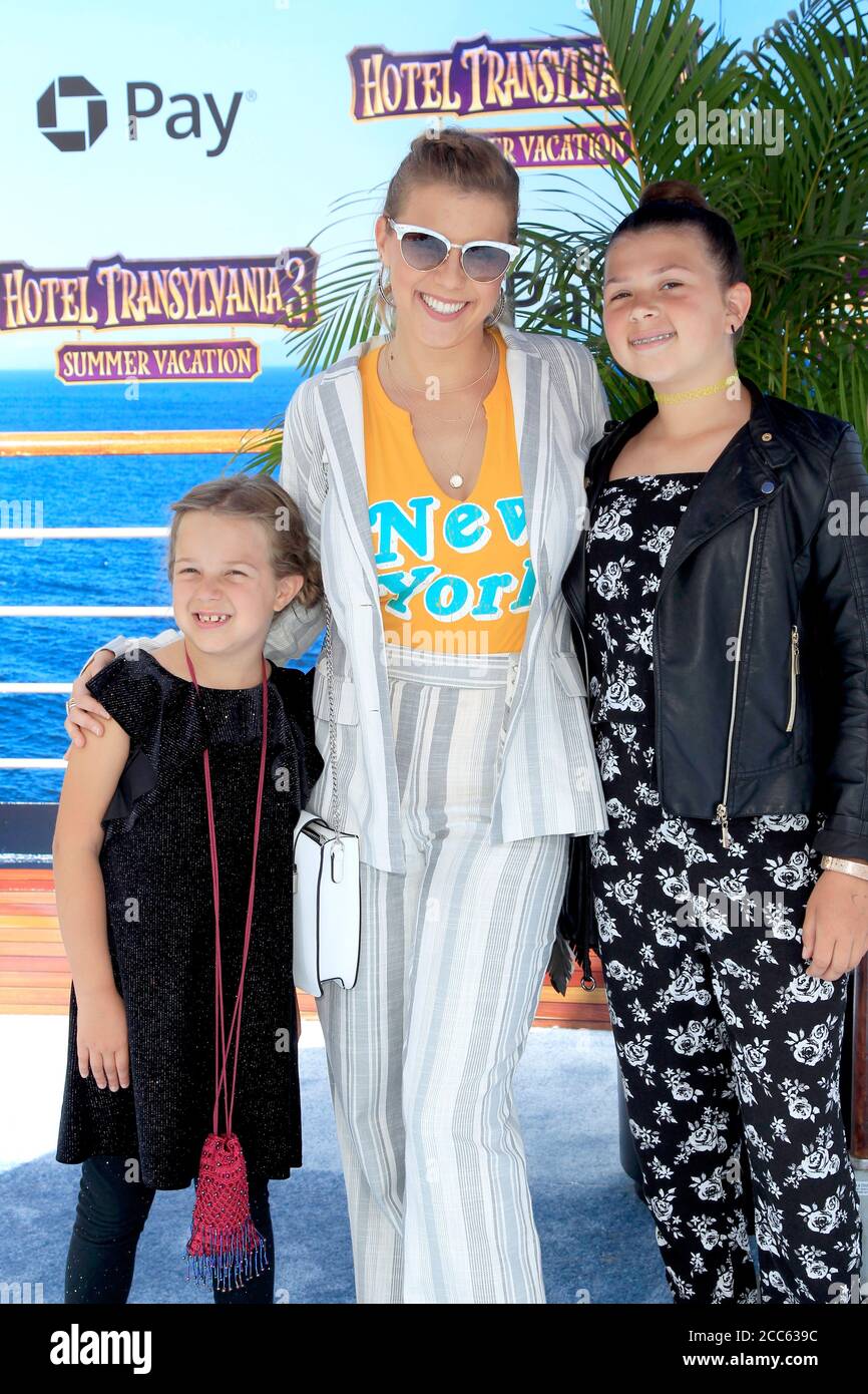 LOS ANGELES - JUN 30: Beatrix Sweetin Coyle, Jodie Sweetin, Zoie Herpin ...
